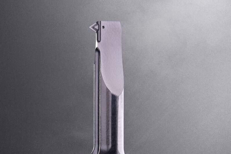 Threading with chip breaking